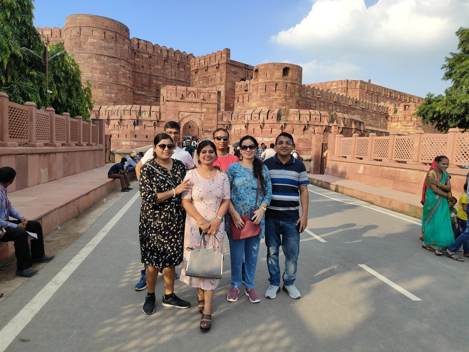 Noida to Agra Day Trip by Car | Same Day Taj Mahal Tour - TajmahalCabs.com